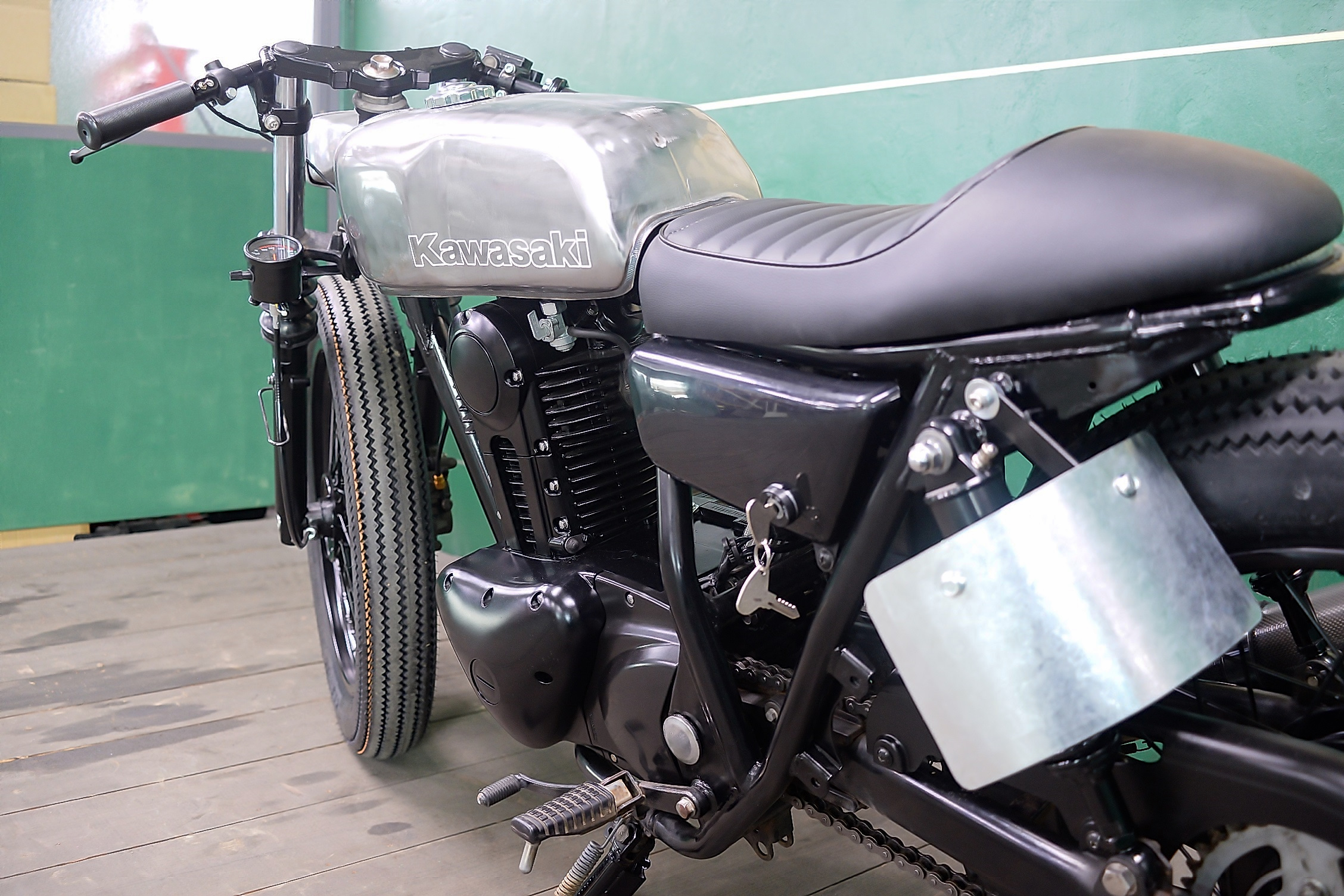 KAWASAKI 250TR cafe racer style – T-box