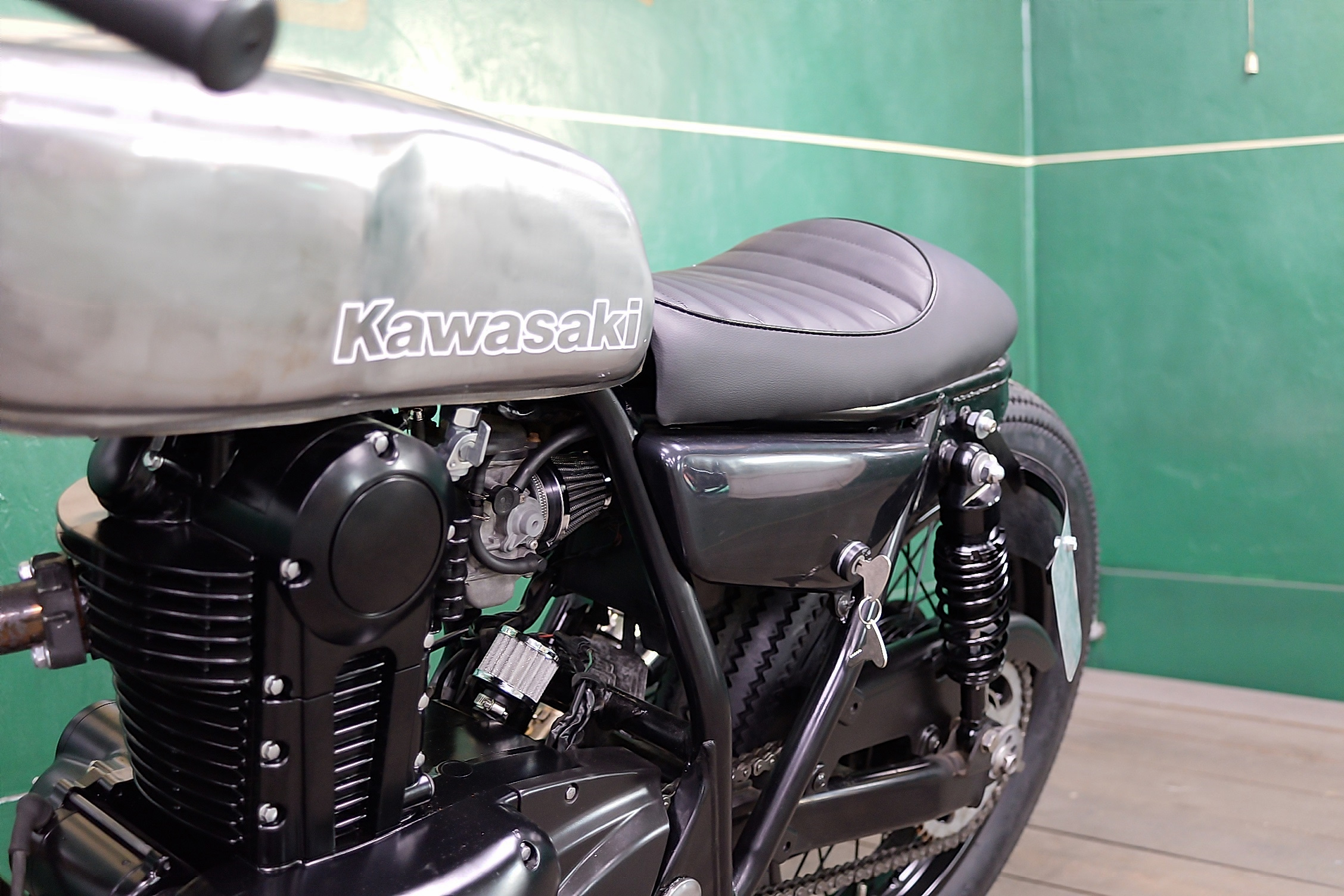 KAWASAKI 250TR cafe racer style – T-box