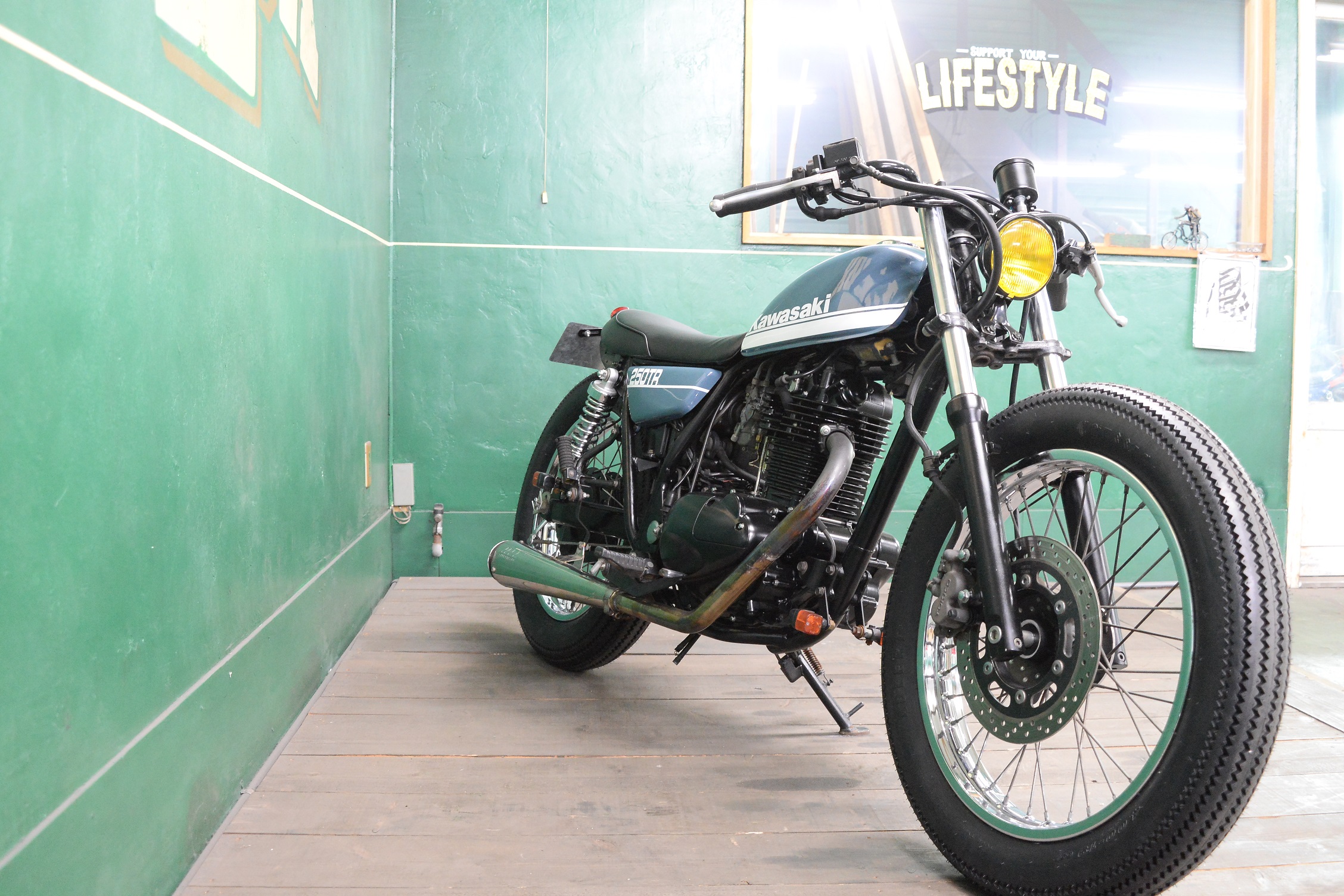 KAWASAKI 250TR bobber style – T-box