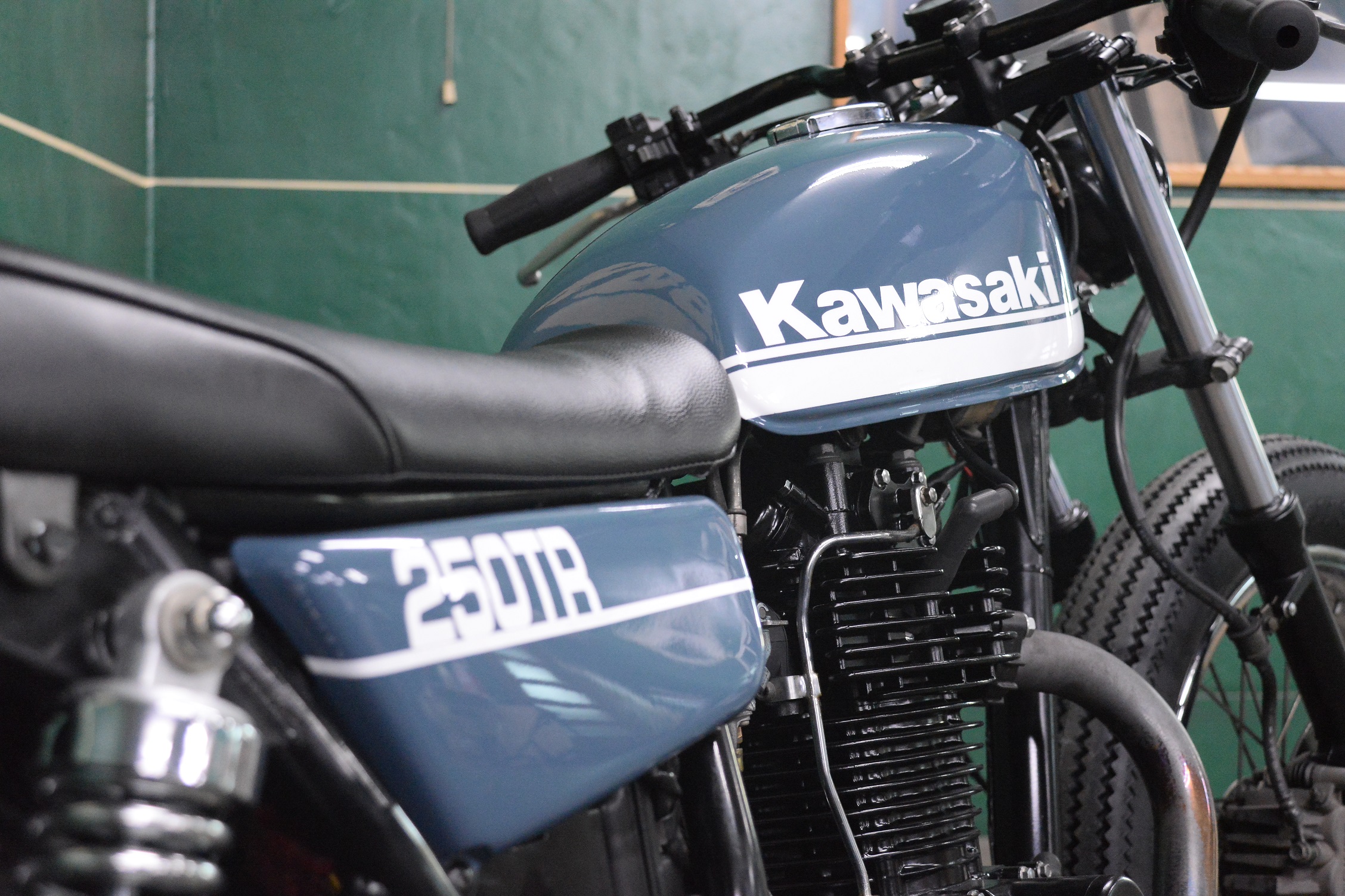 KAWASAKI 250TR bobber style – T-box